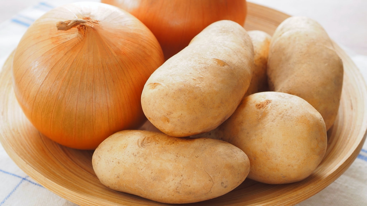 Brambory a cibule urychlí růst vlasů | JakZdravě.cz