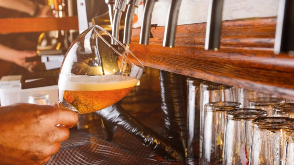 Pivo může mít na tělo až 6 příznivých účinků. Jen ho správně pít